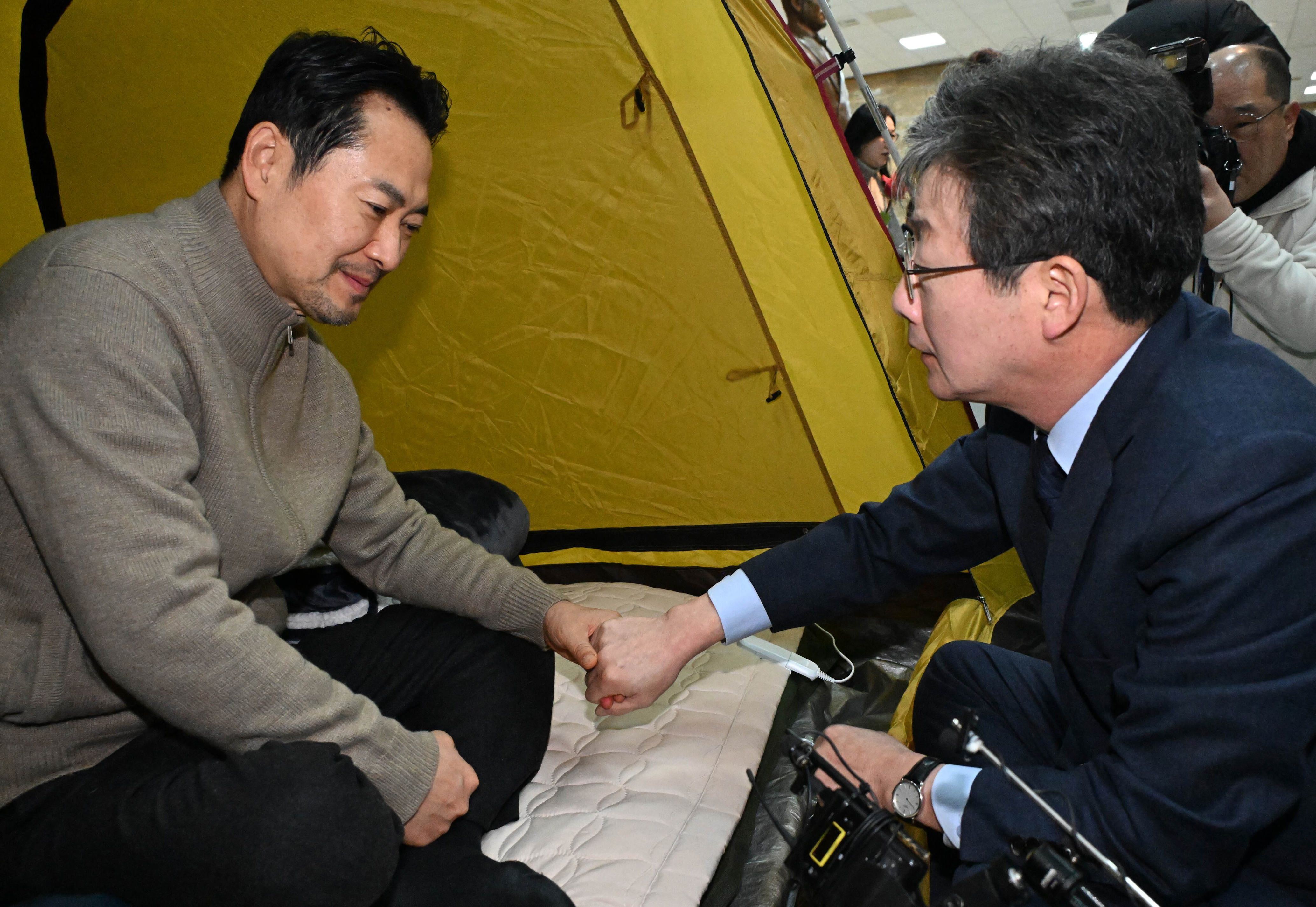 Yoo Seung-min visits fasting Jang, urges conservative rebuilding