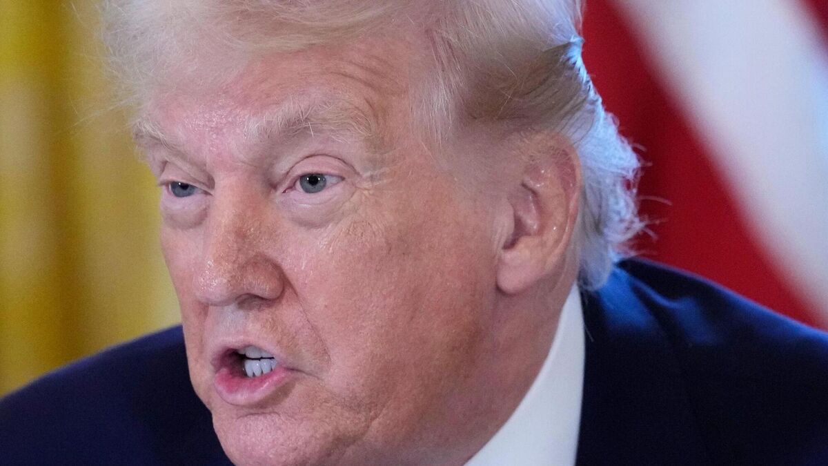 Trump shares messages from France's Macron offering G7 meeting after Davos