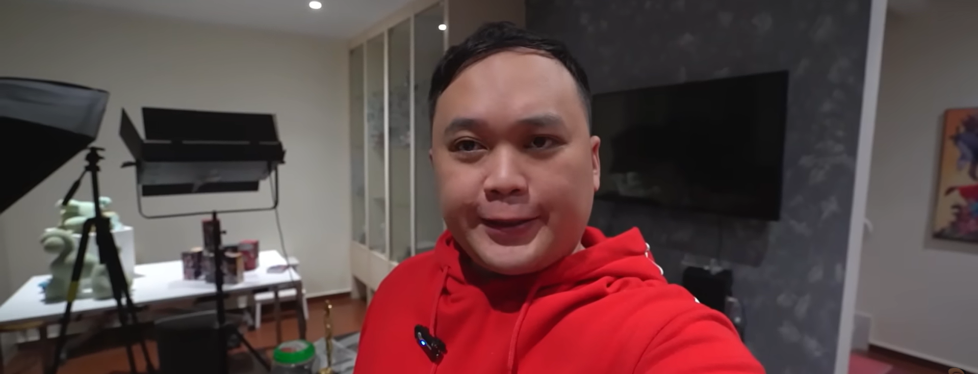 On Tomato's wedding day, I helped him check the red envelopes, and I ...