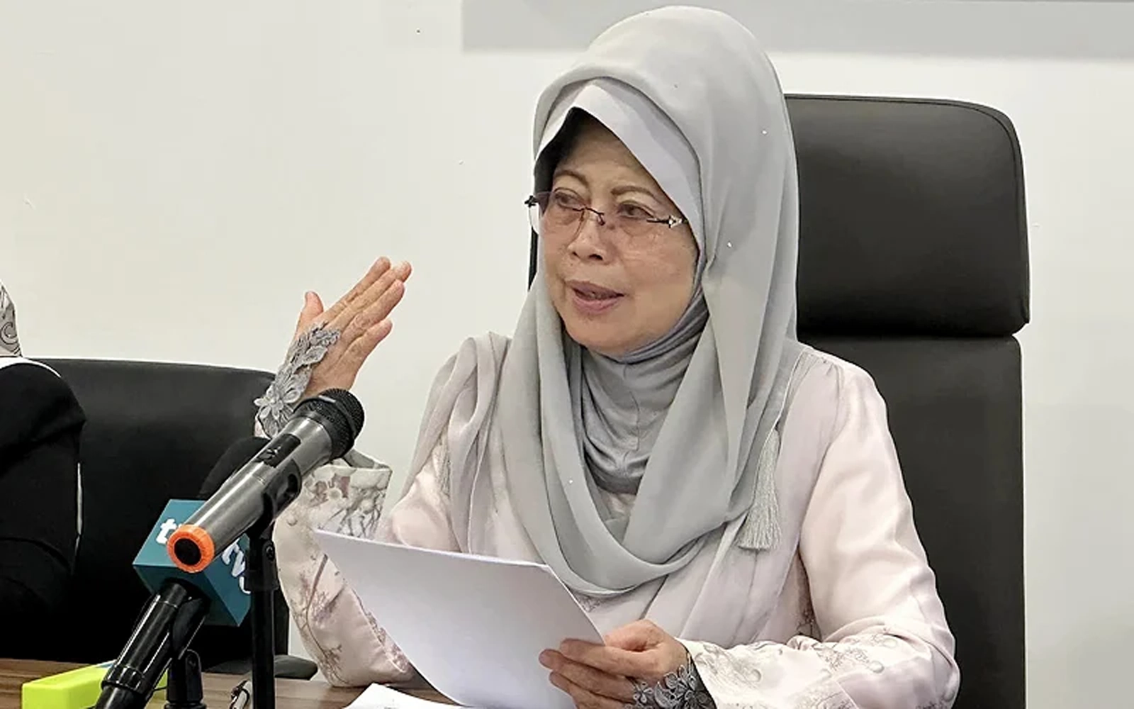 Sarawak lowers citizenship age to 18