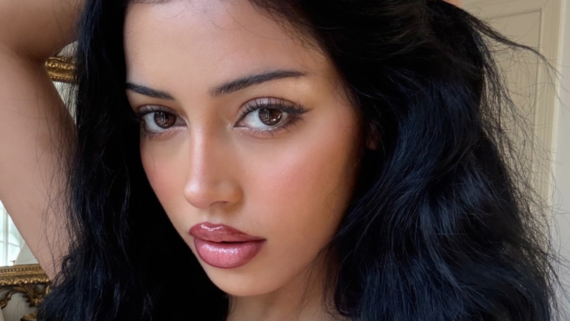 She looks like a doe: the gaze of this Spanish model fascinates ...