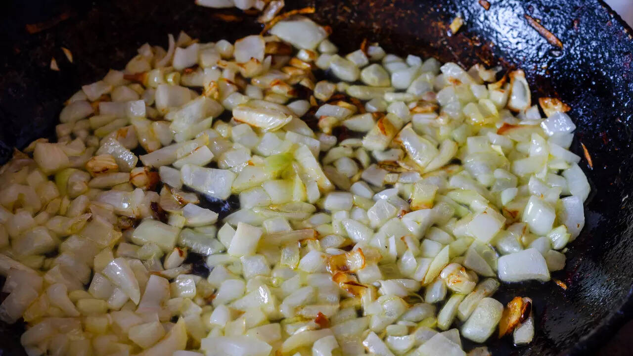 How to make Kerala-style appam and chicken stew for lunch at home