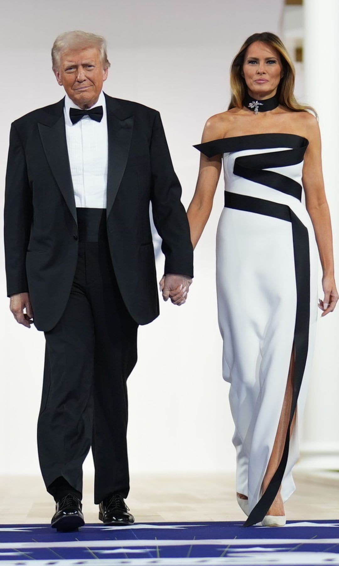 Nuestro experto analiza el polémico look de Melania Trump en la toma de ...
