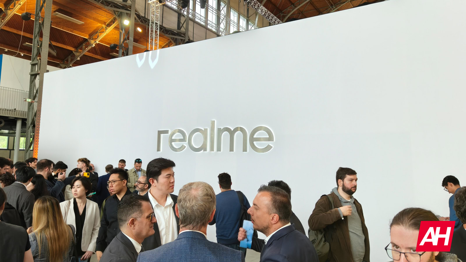 Realme crosses the 10,000mAh threshold while everyone else plays catch-up