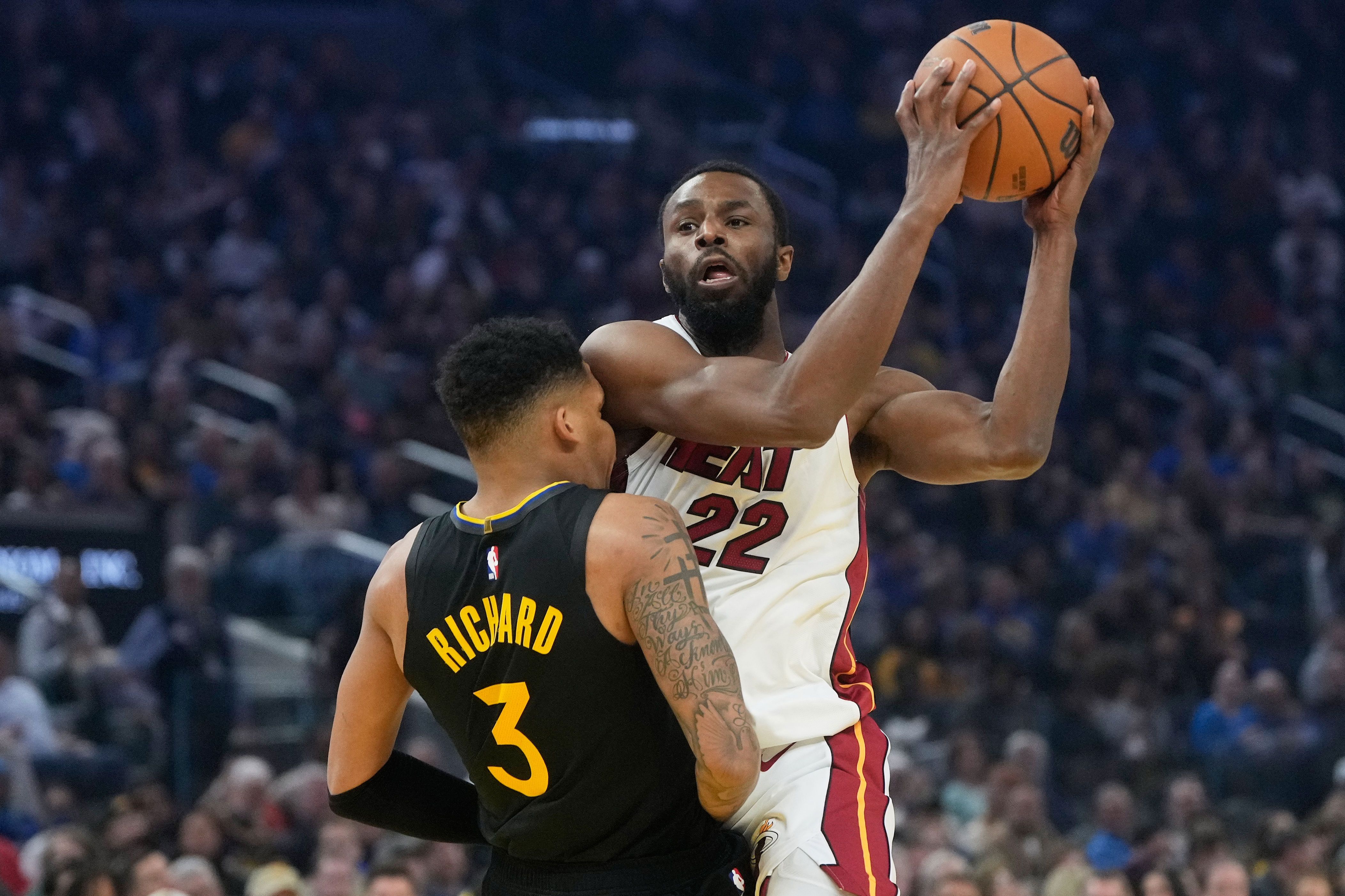 Andrew Wiggins receives warm welcome from Warriors in return to Chase ...