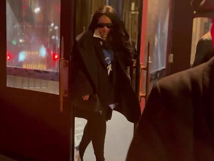 Rihanna takes major dig at bodyguard after door slams in face, on camera