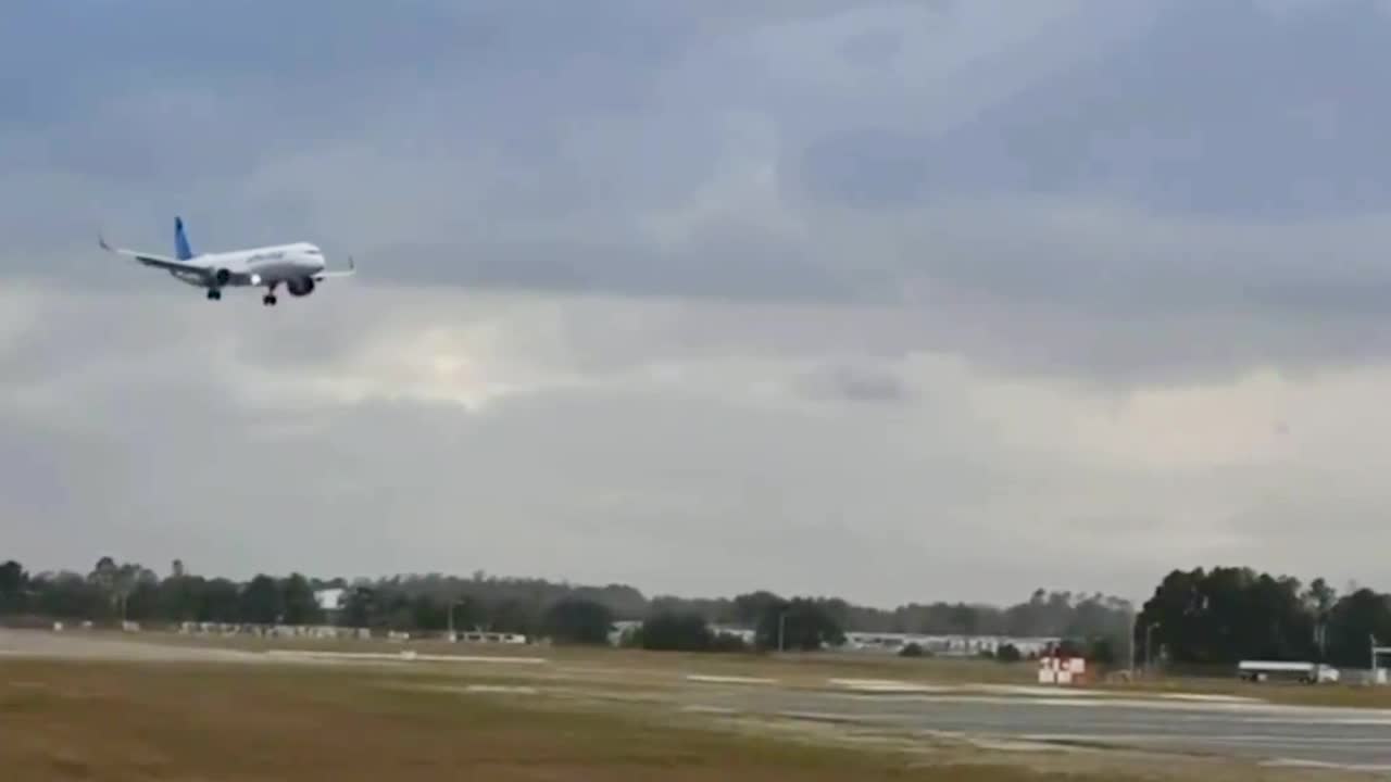 United Airlines plane loses wheel while landing in Orlando