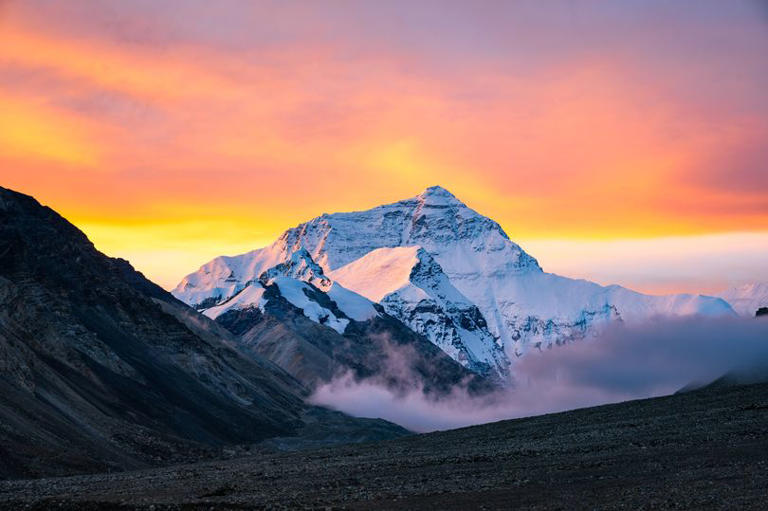 Brit climber found frozen in horrifying position on Mount Everest's ...