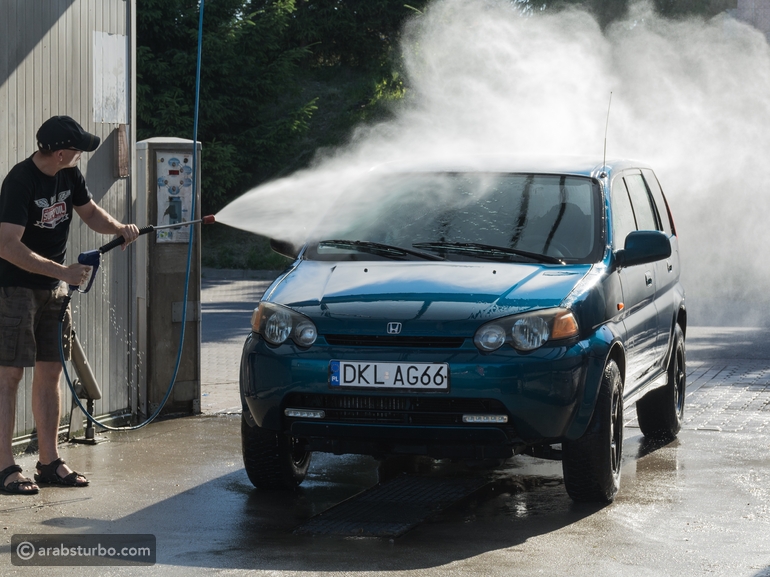 Car engine cleaning: Risks, benefits, and best practices