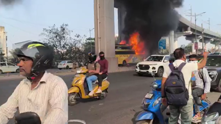 Mumbai bus catches fire in Malad East on busy road; all passengers ...