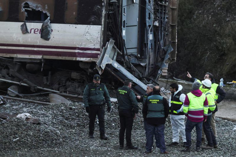 Spain deploys heavy machinery to find missing bodies among train crash ...