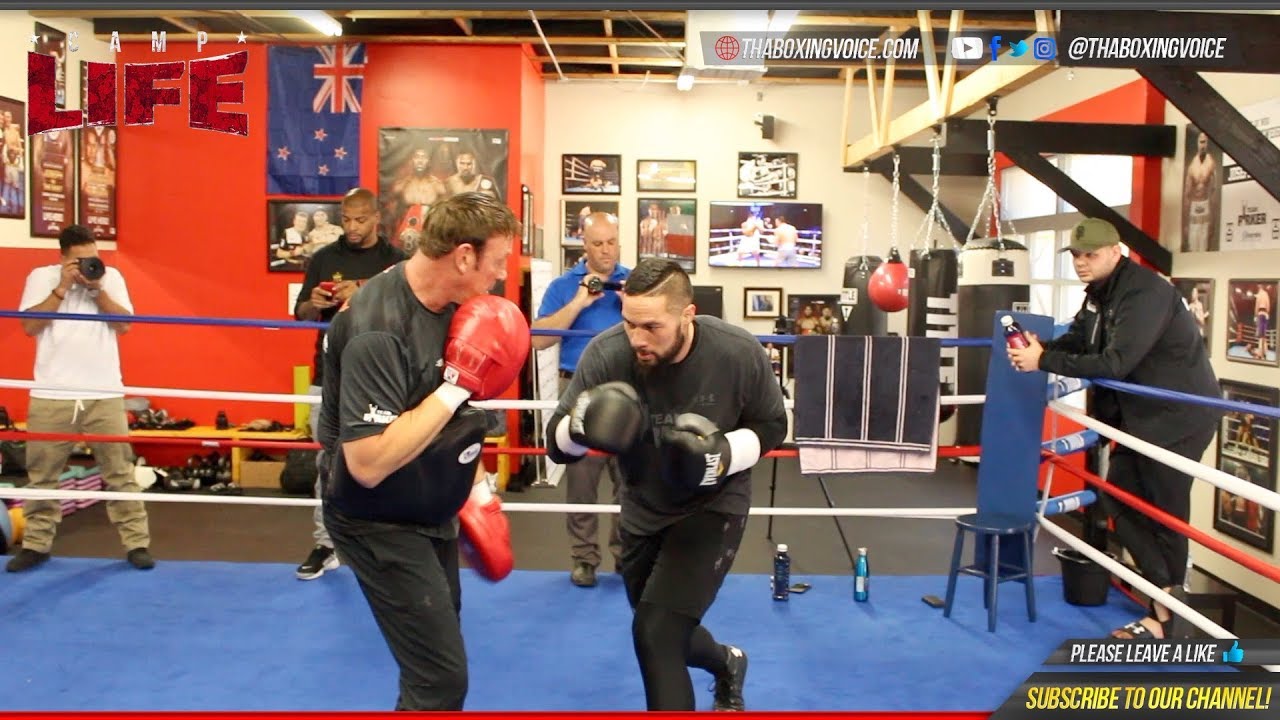 🔴Camp life Joseph Parker: Hitting mitts with authority👀🔥🥊 mitt work ...