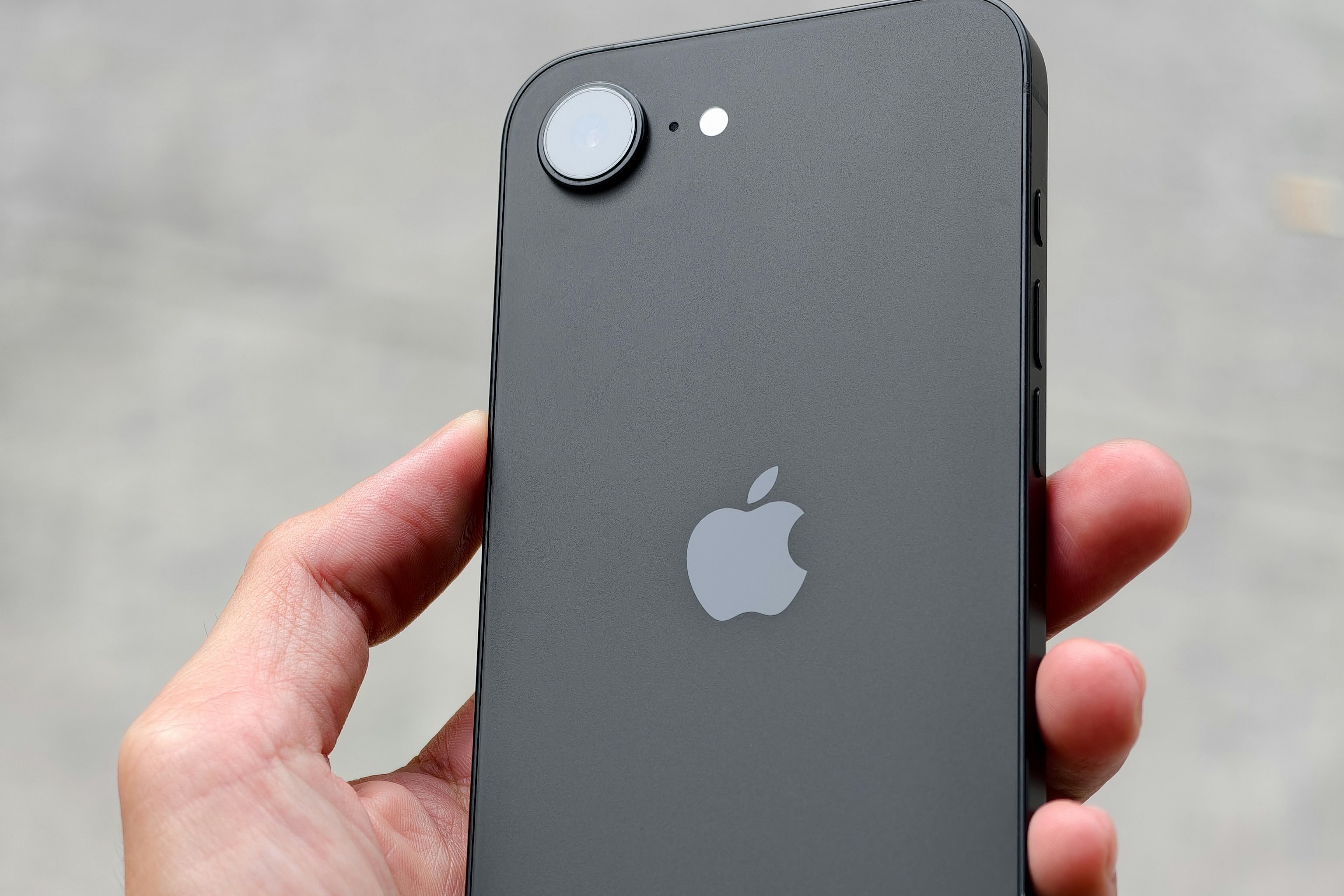 アップル「iPhone 17e」画面は進化するが、60Hzのまま?