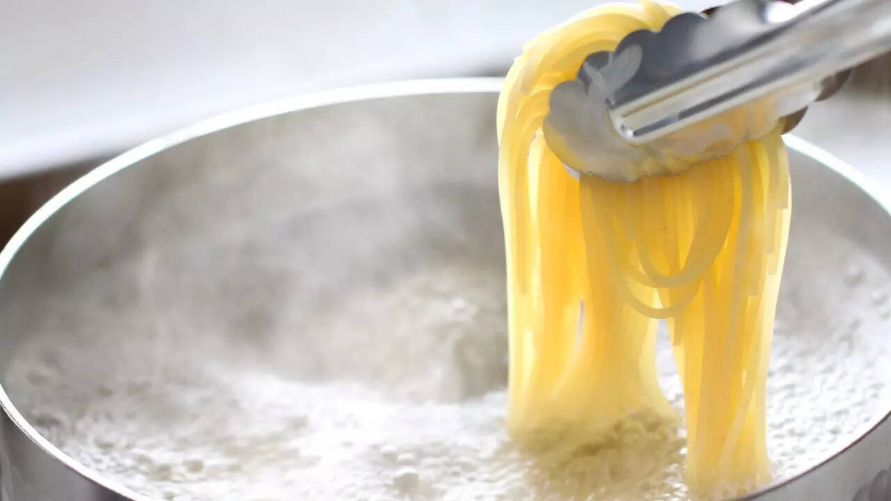 Rinse pasta or not: Know when it helps and when it destroys your dish
