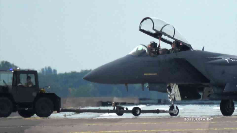 F-15E emergency touchdown ends on the arrestor cable