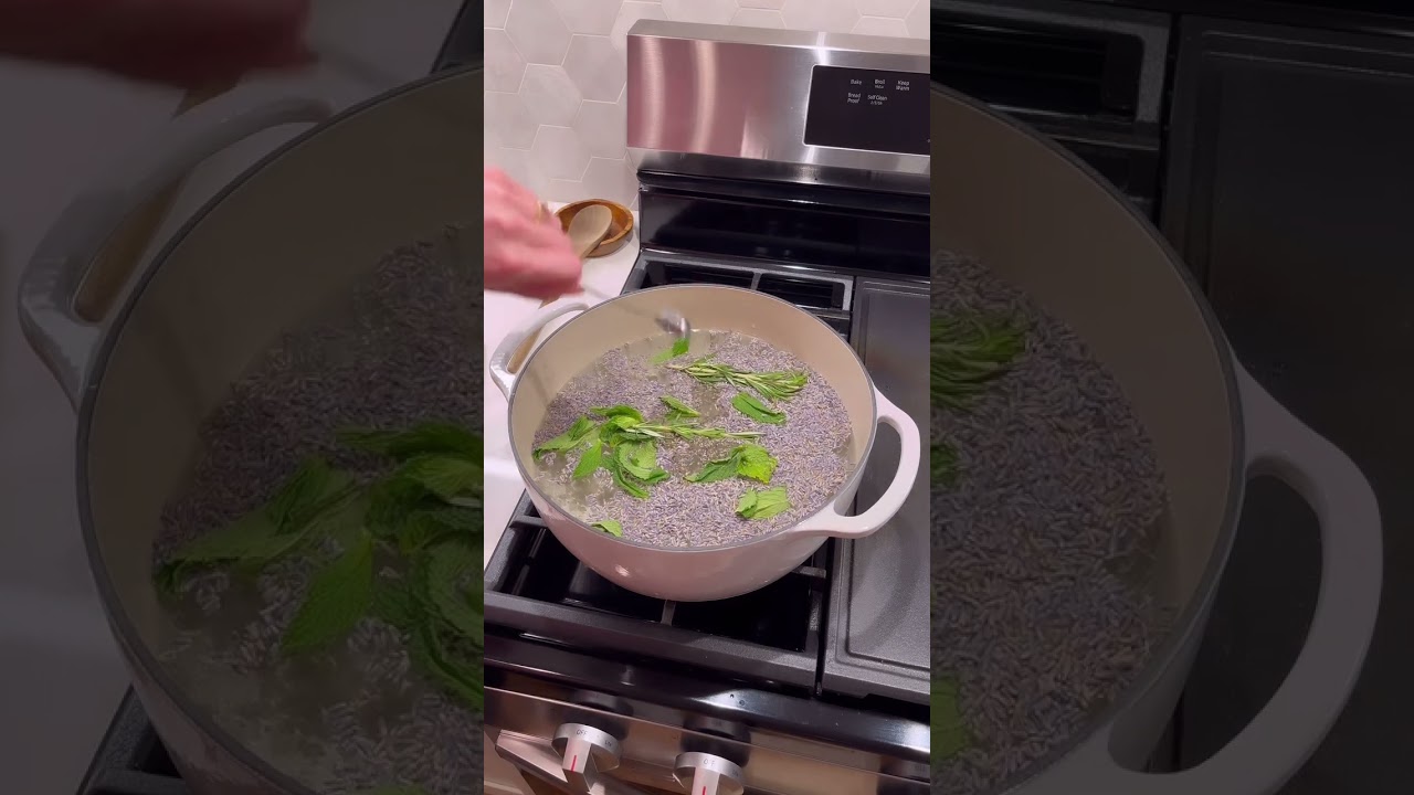 Why simmer pots beat candles every time