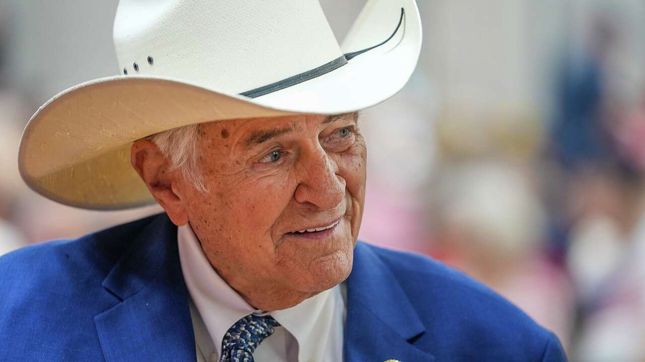 Why US Rep. John Carter has so many GOP opponents in his race for a ...