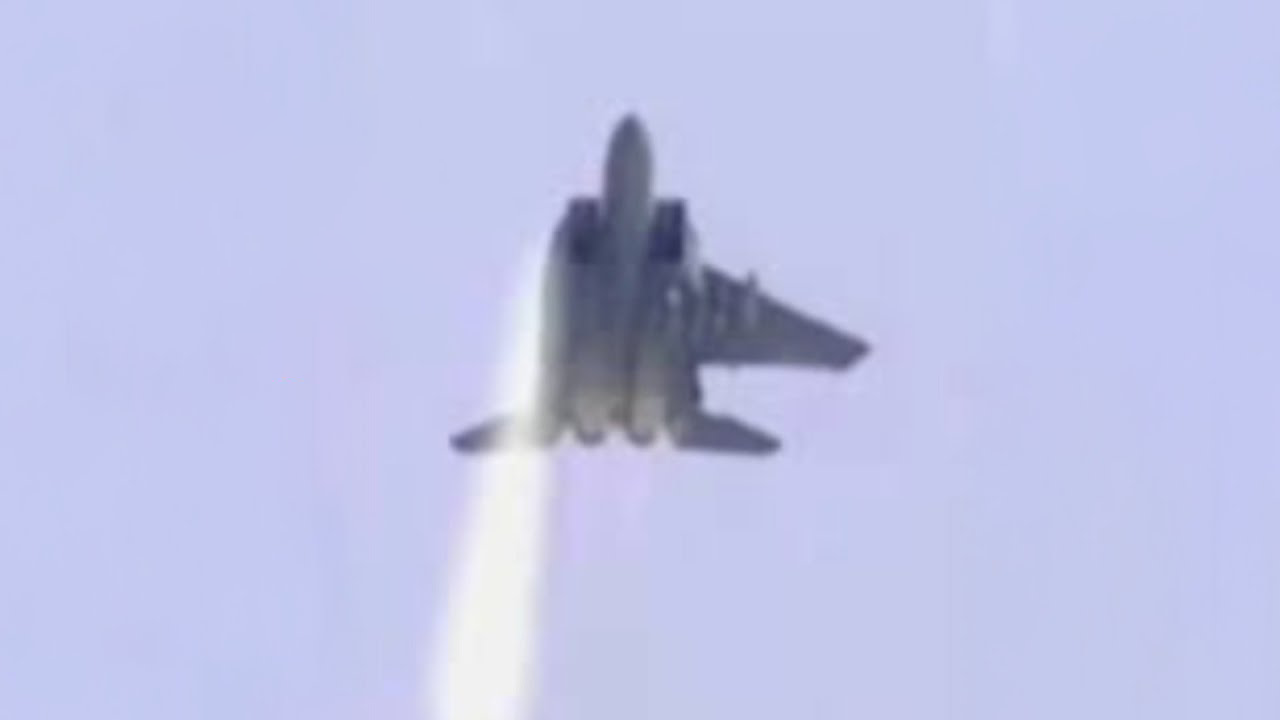 The fighter jet that landed after losing an entire wing