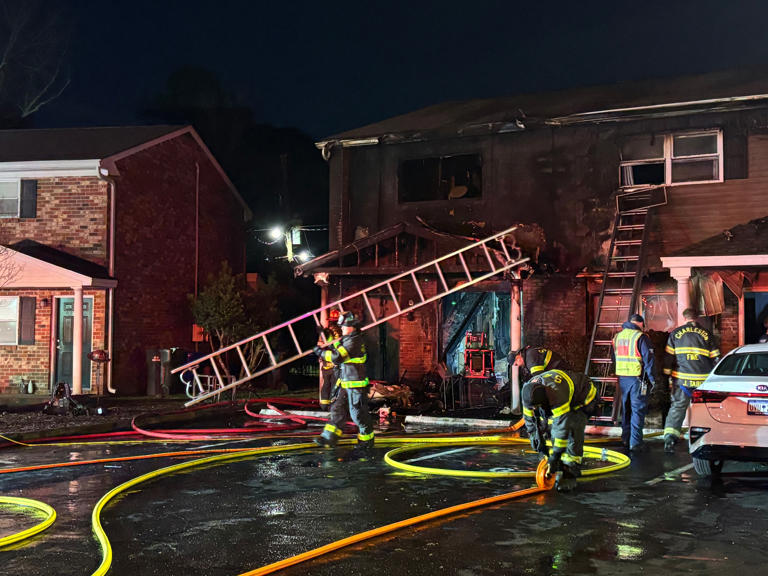 One suffers burns in West Ashley townhome fire, Charleston firefighters say