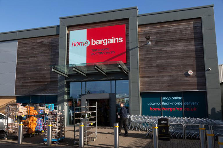 Shoppers 'run' to Home Bargains for 'magical' £4 homeware that's 'so ...
