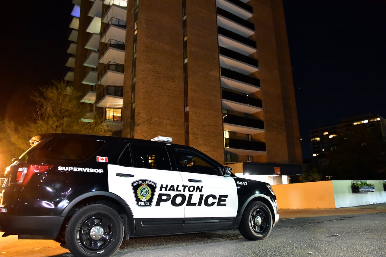 2 charged after 8 high-end vehicles stolen from Oakville, Ont ...