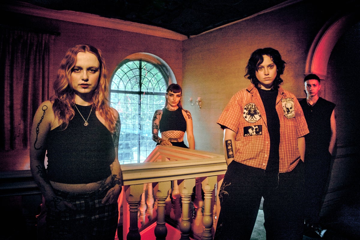 UK rock band 'broke' after touring arenas for two months