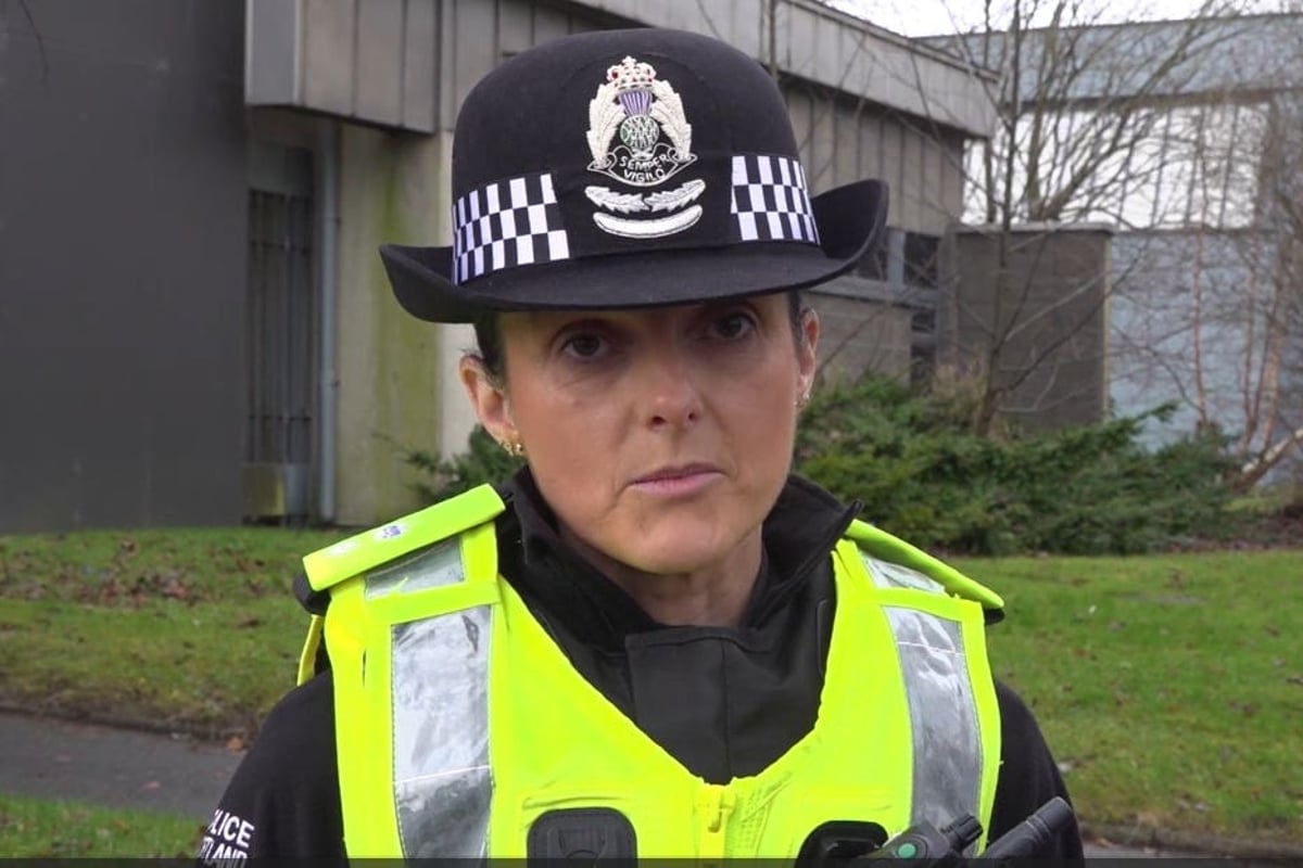 Police hailed for ‘extreme bravery’ in facing down attacker armed with ...