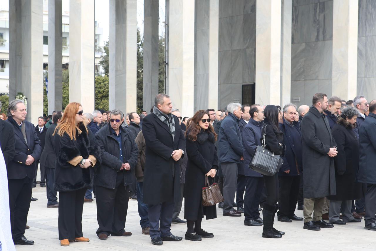 Νίκος Στασινόπουλος: Αυτή την ώρα το τελευταίο «αντίο» στον πατριάρχη ...
