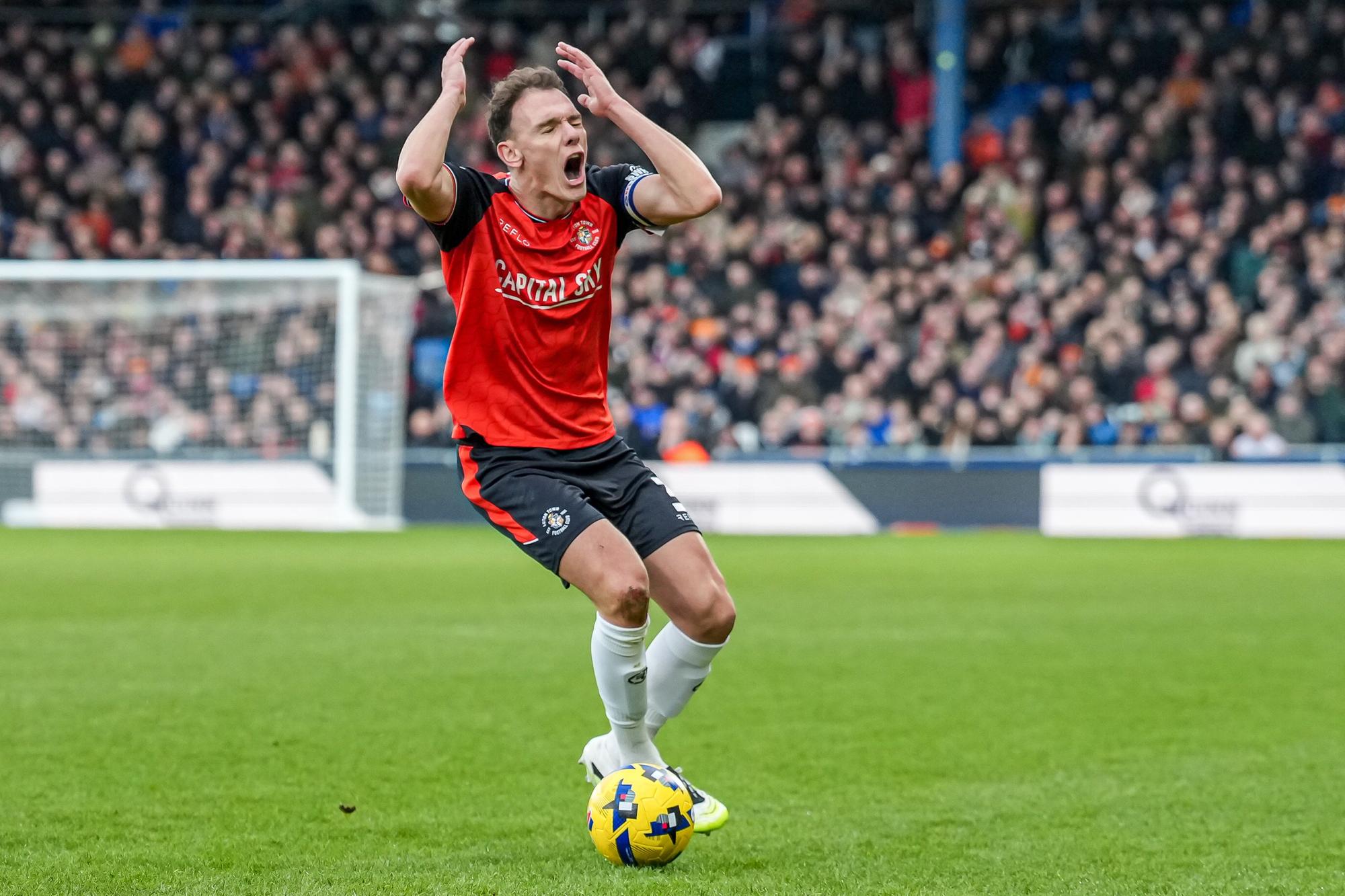 Wilshere praises 'warrior' Naismith and Town's defence for digging in ...