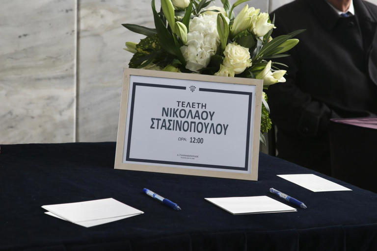 Νίκος Στασινόπουλος: Αυτή την ώρα το τελευταίο «αντίο» στον πατριάρχη ...