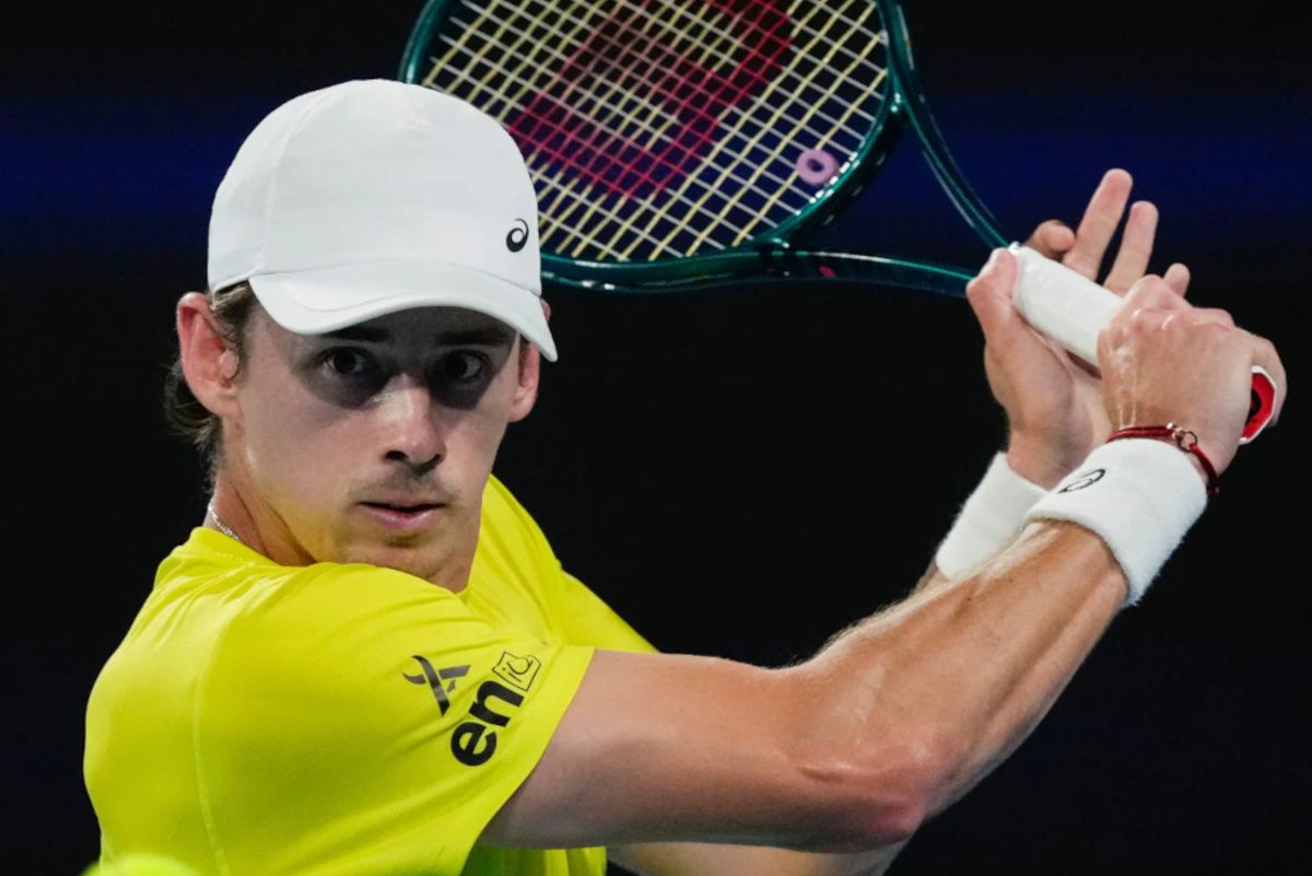 Fan favourite Alex de Minaur cruises into round 2 at Australian Open