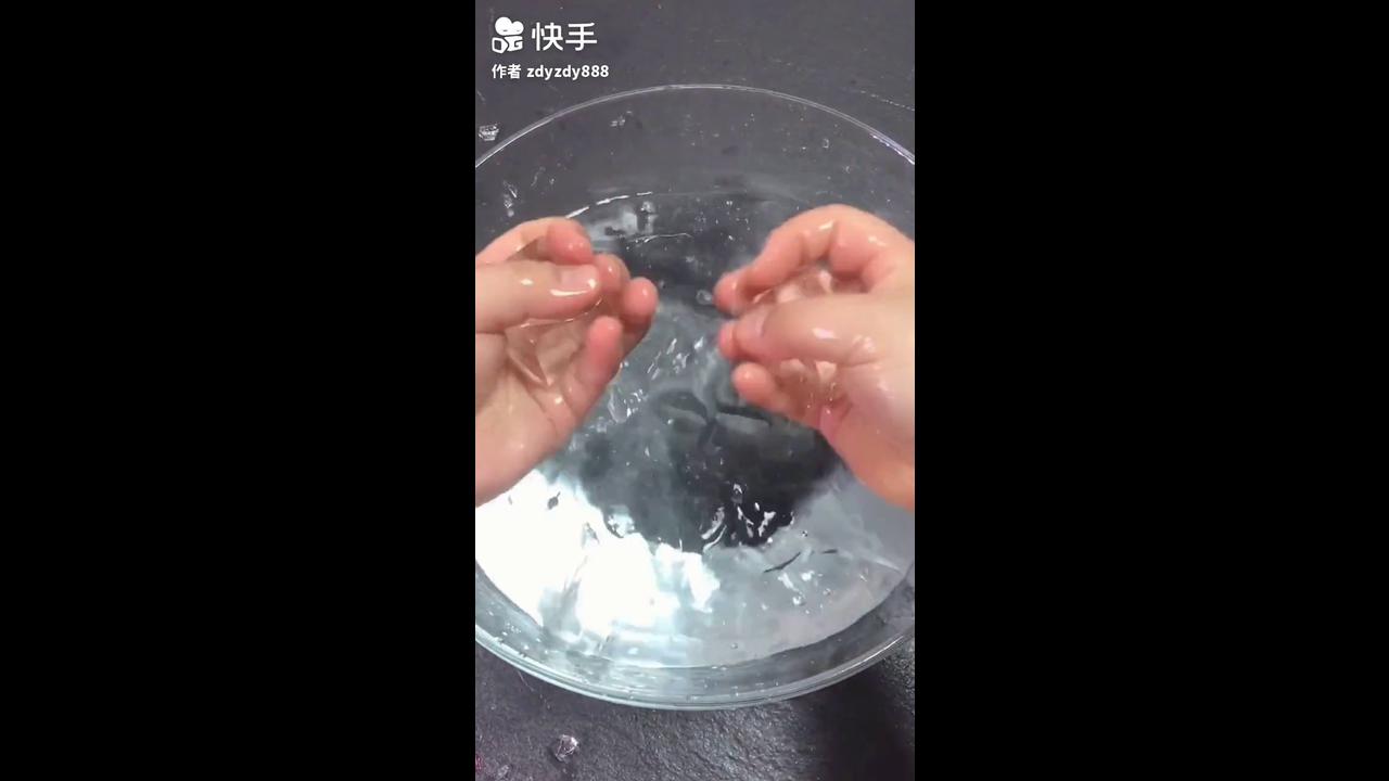 Jelly ice breaking in water