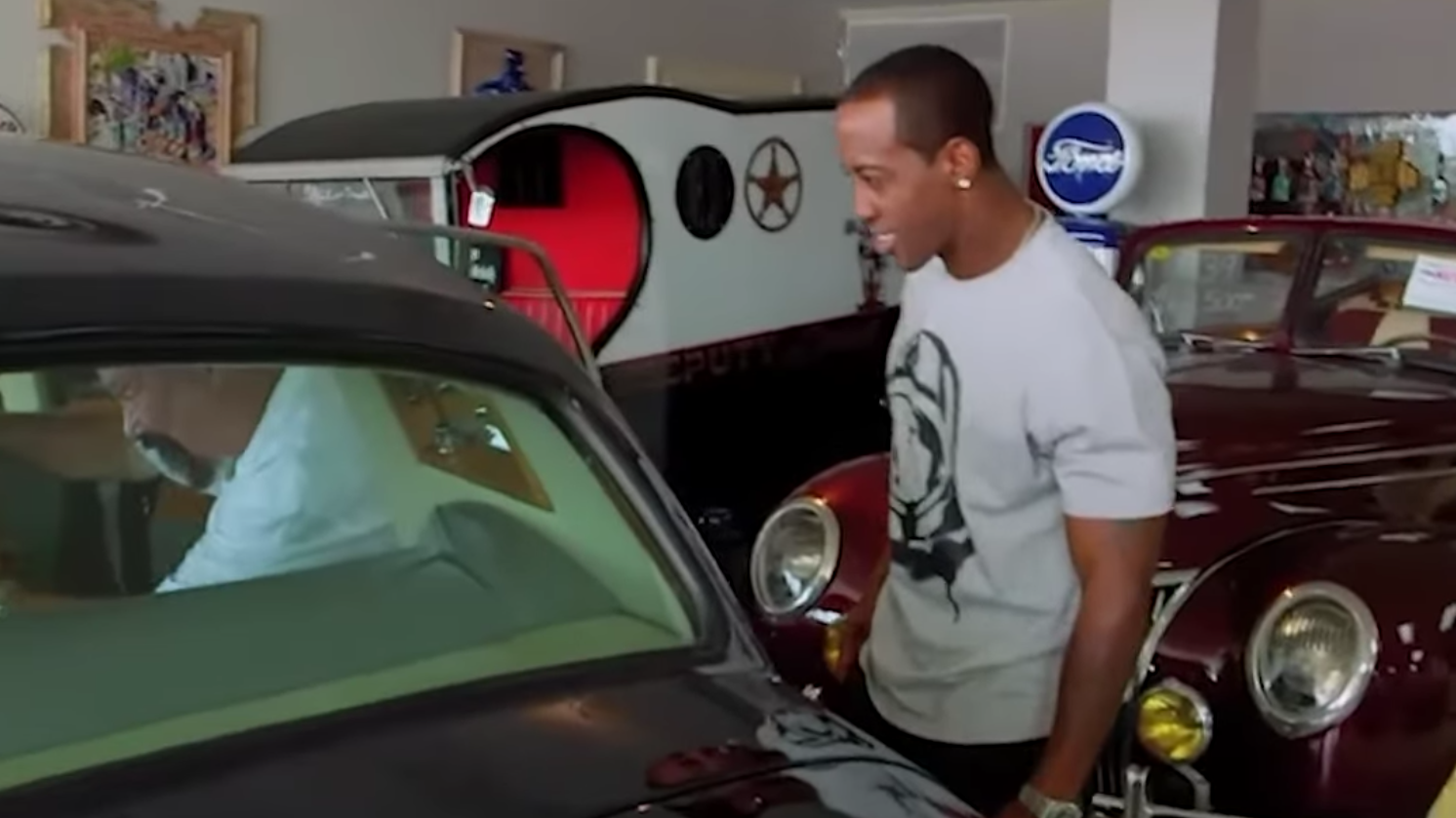 Former NFL player shops for a luxury car