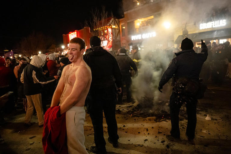 Hoosiers fans swarm Bloomington in wild scene as Indiana caps perfect ...