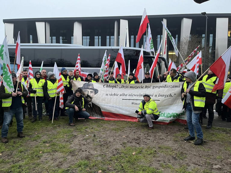 Rolnicy i samorządowcy z Łódzkiego na proteście w Strasburgu. Buntują ...