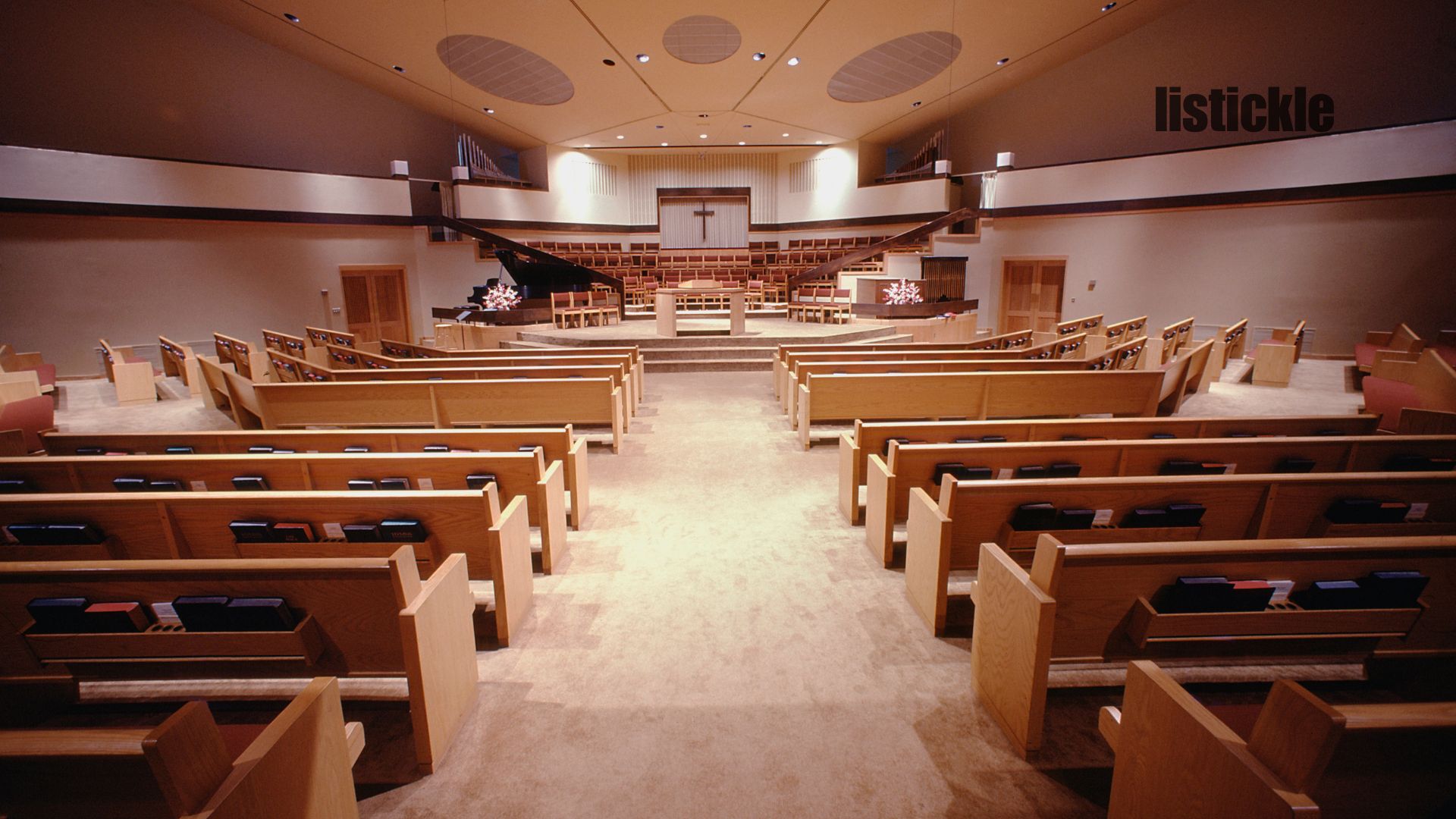16 red flags to watch out for in a church