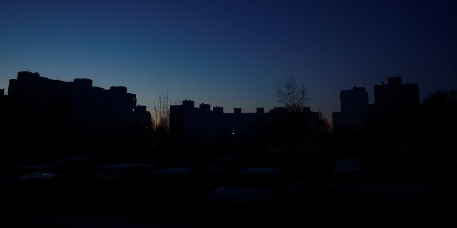 Russian ballistic missile attack hits Kyiv, leaves left bank without ...