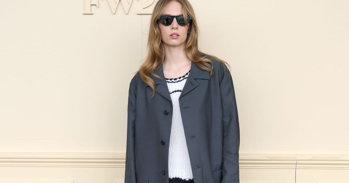 Maya Hawke's trench coat & shorts look is unexpectedly chic