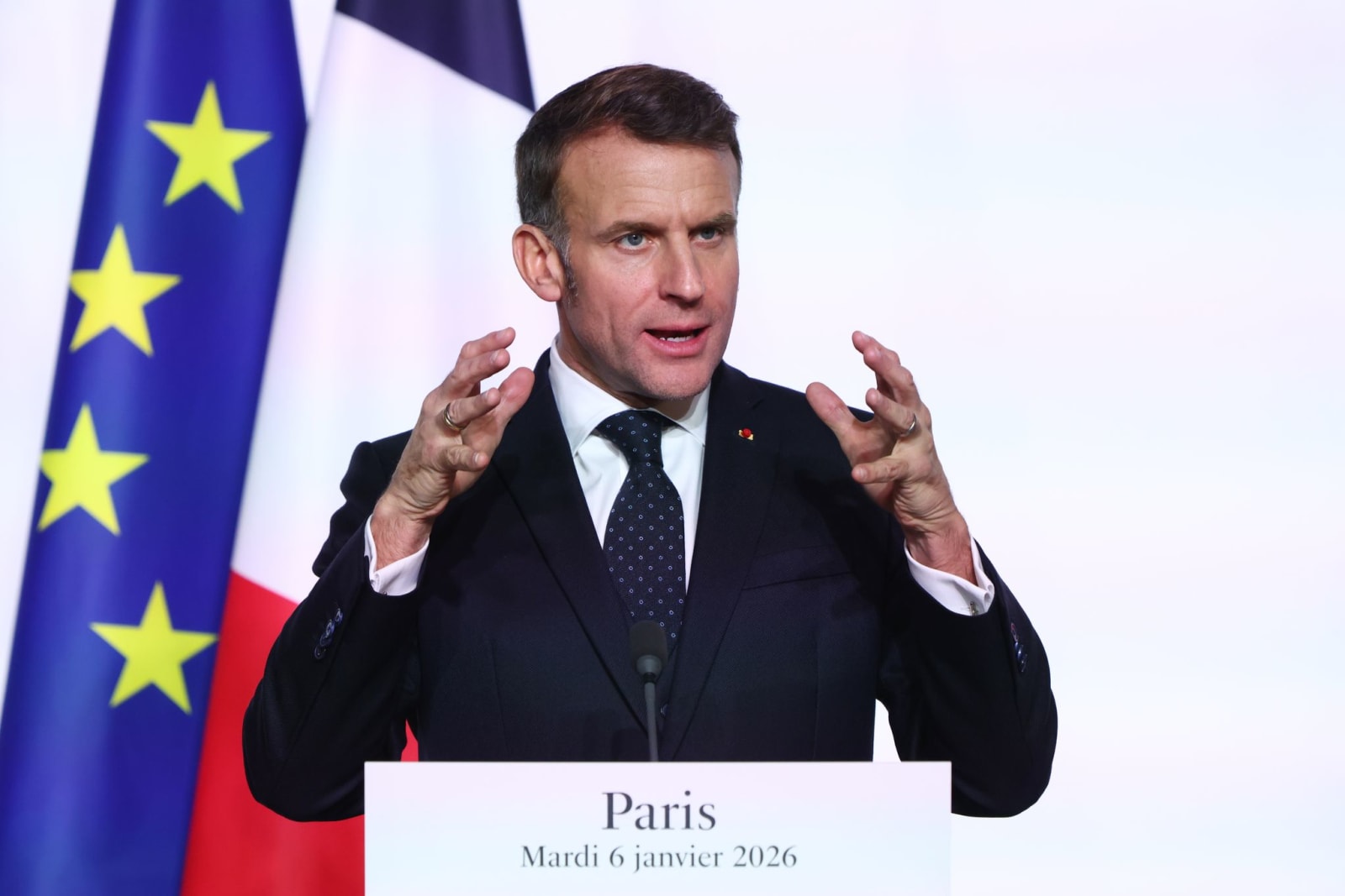 Greenland row: Macron proposes meeting with G7 plus Russia, Denmark