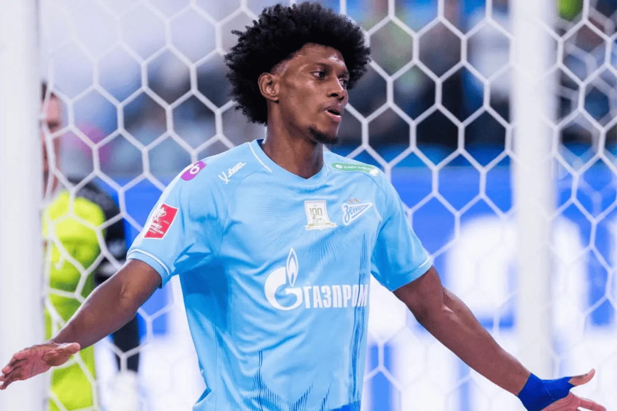 Paulo Bracks entrega novo reforço ao clube mineiro durante apresentação ...