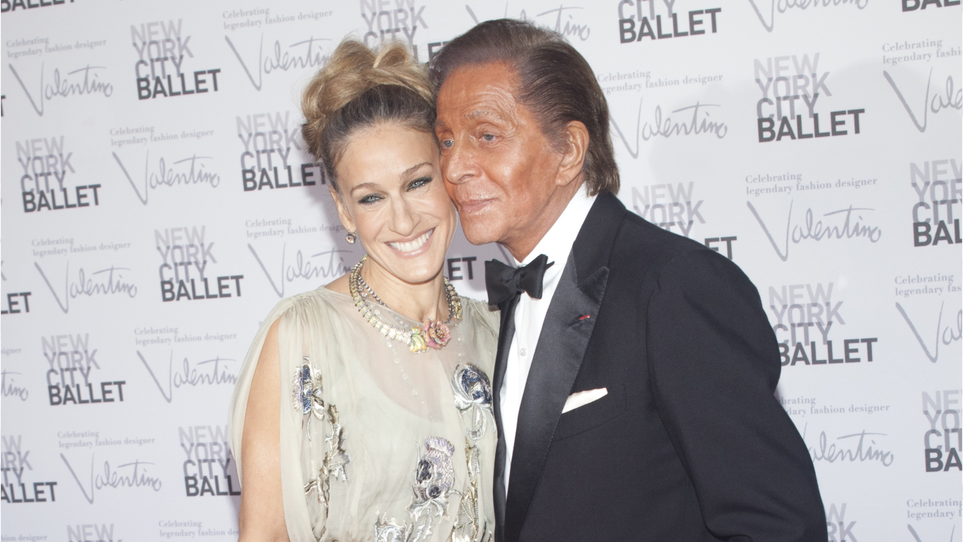 Sarah Jessica Parker honours 'extraordinary' designer Valentino Garavani