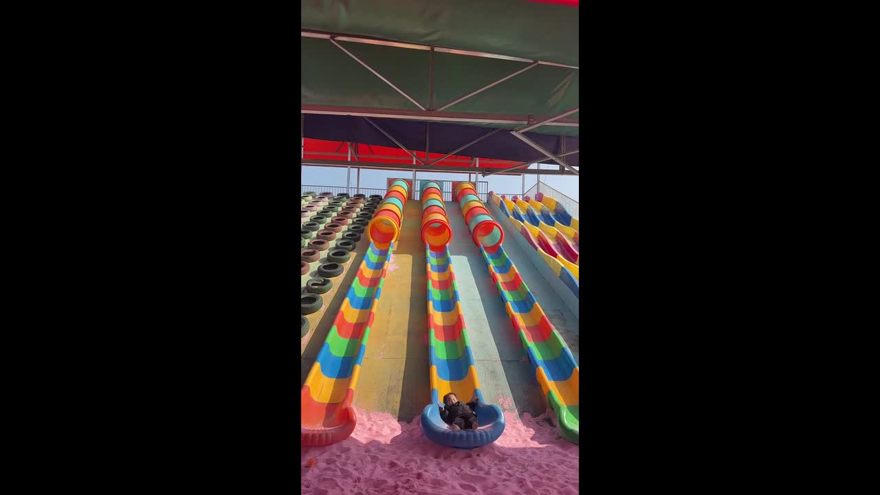 Children collide on amusement park slide in Guizhou, China