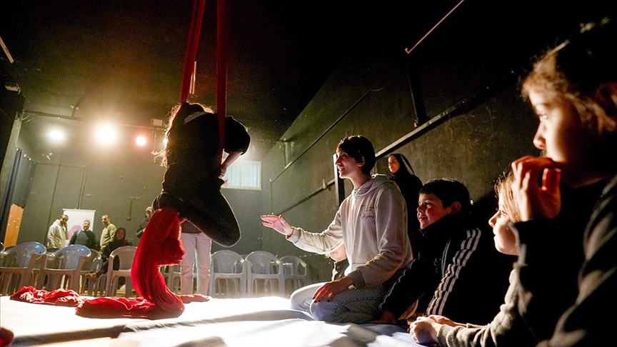 İsrail'in kışlaya çevirdiği "Özgürlük Tiyatrosu" Filistinli çocuklar ...