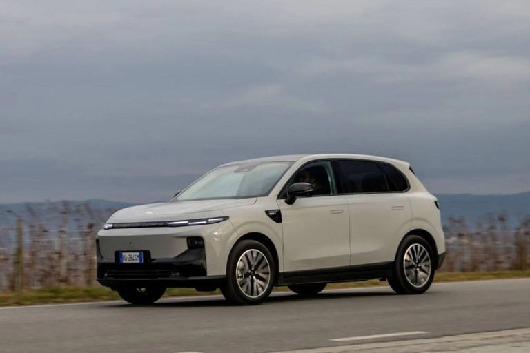 Leapmotor B10 REEV sbarca in Italia: l'ibrido con range extender a ...