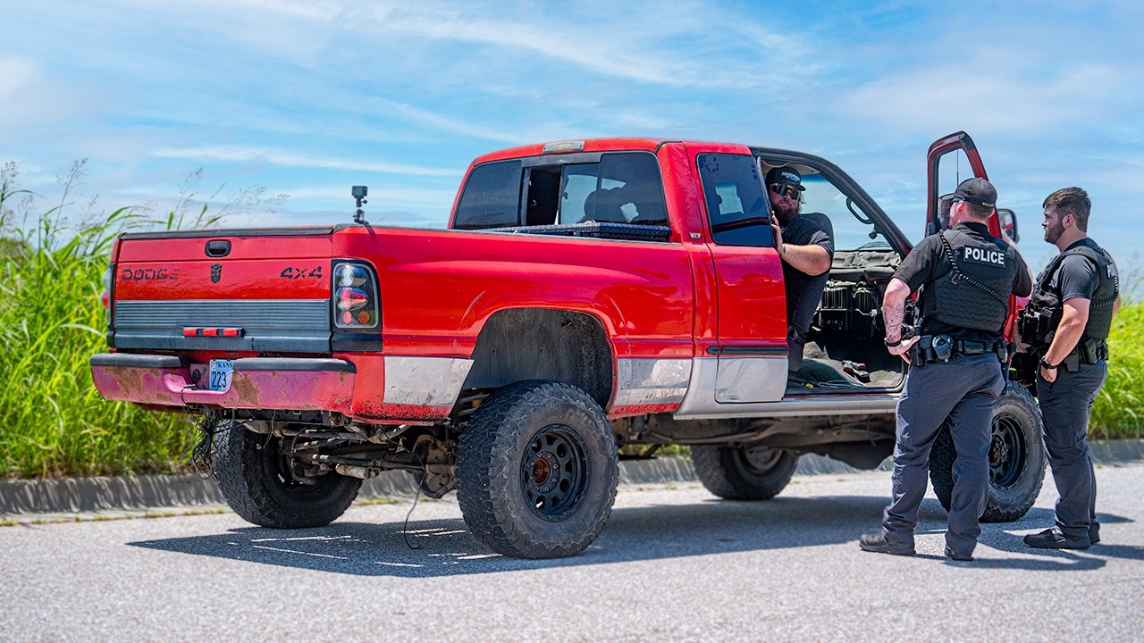 I built a backwards truck to confuse police and they pulled me over