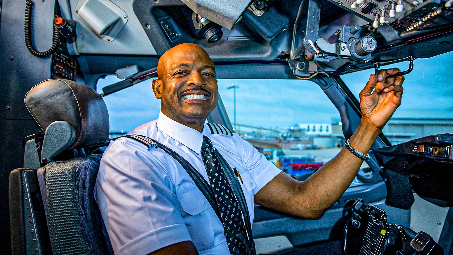 A look at the salaries of commercial airline pilots in the US in 2026