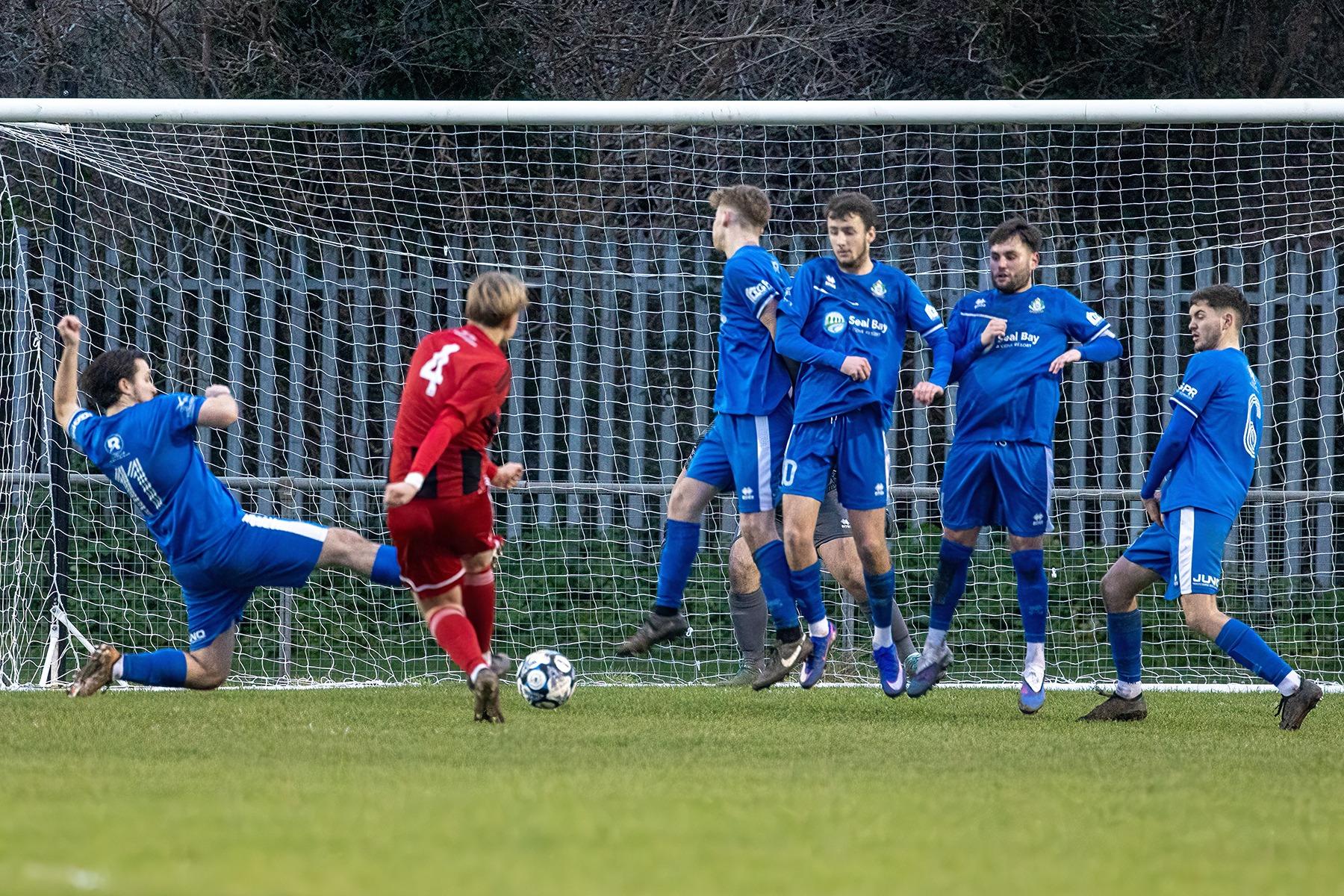 Worthing United halt in-form Blues to strengthen promotion bid