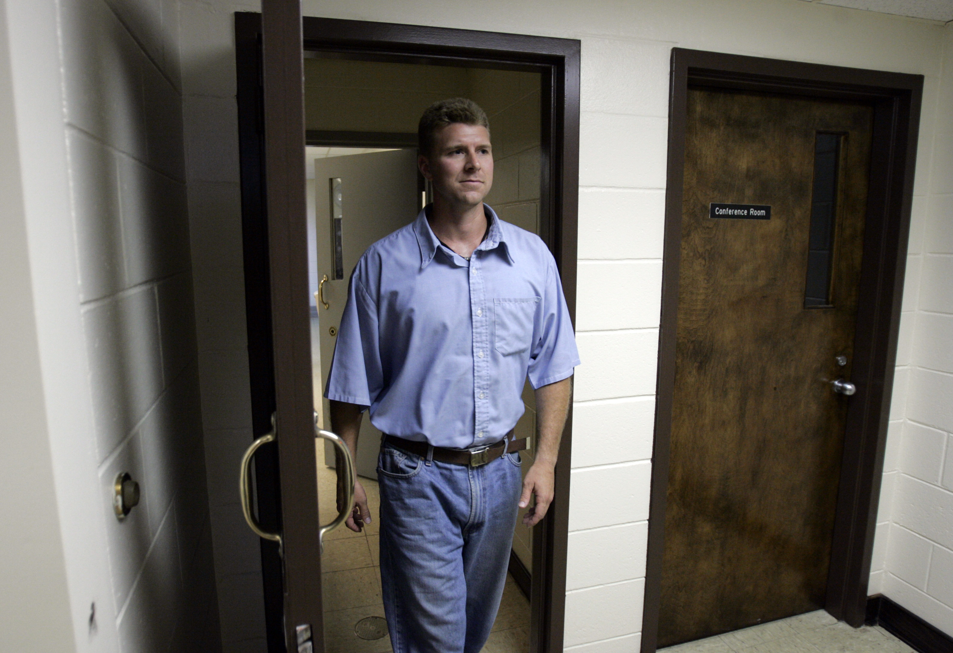 Ex-Navy SEAL paroled after 30 years in prison for murder