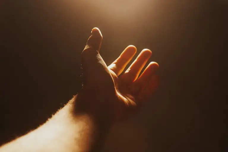 9 subtle choices that make desire feel mutual