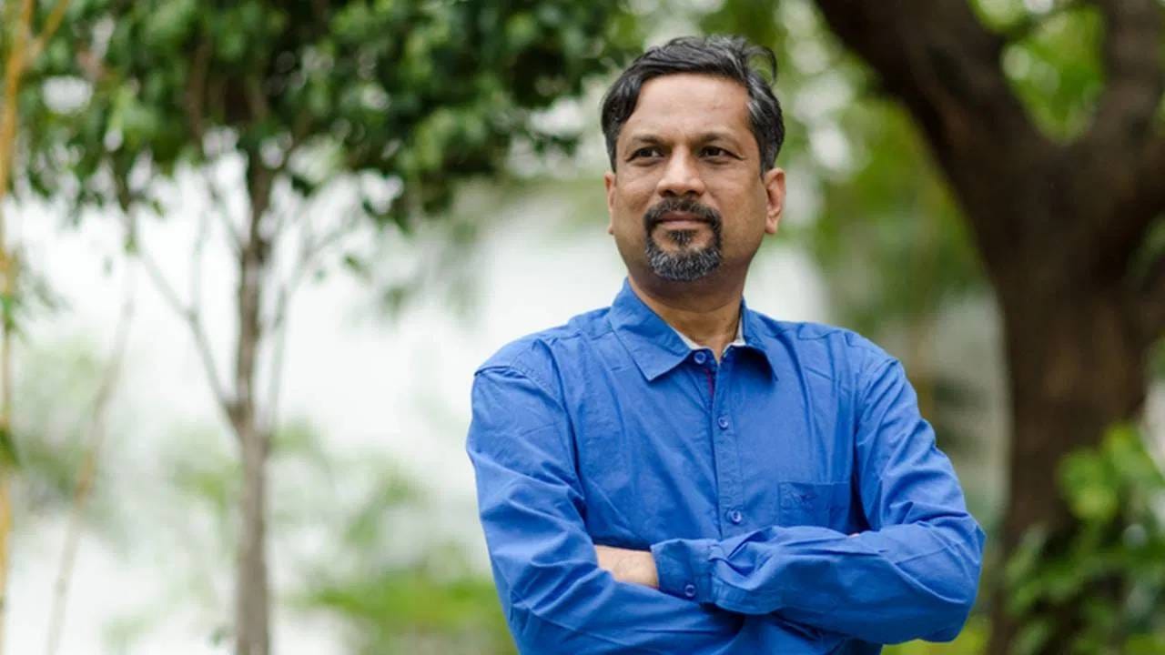 'Enslaved minds': Zoho founder Sridhar Vembu defends IIT Madras ...